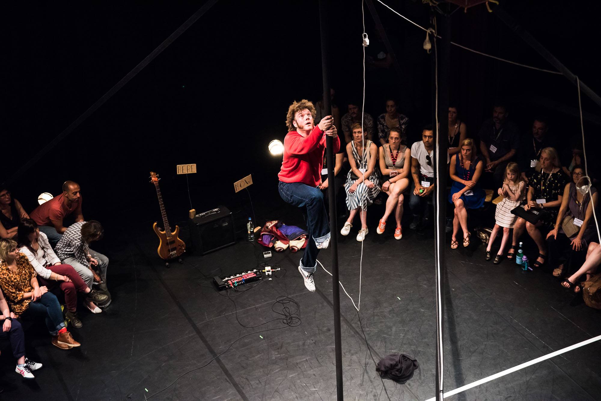 Static-Monki-Business © Milan Szypura – Les Trois Coups