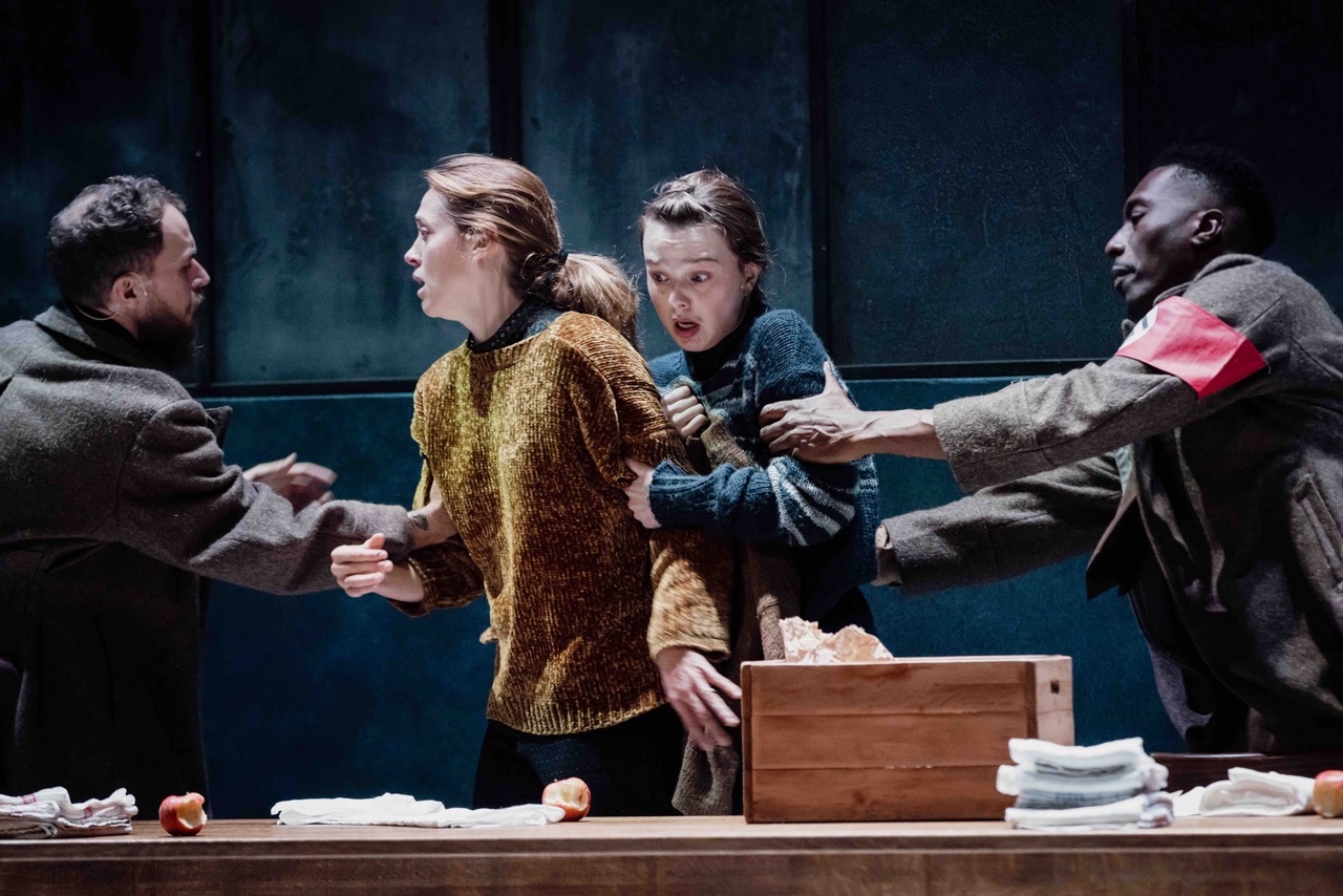 « Grand-peur et misère du IIIe Reich », Bertolt Brecht, Julie Duclos ...
